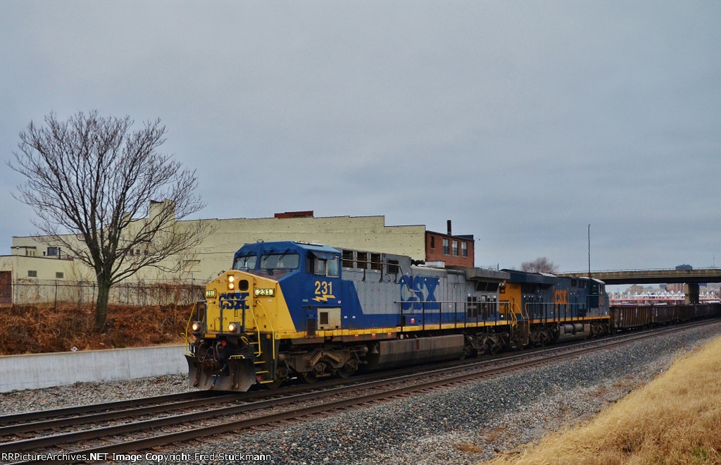CSX 231 leads K550 west.